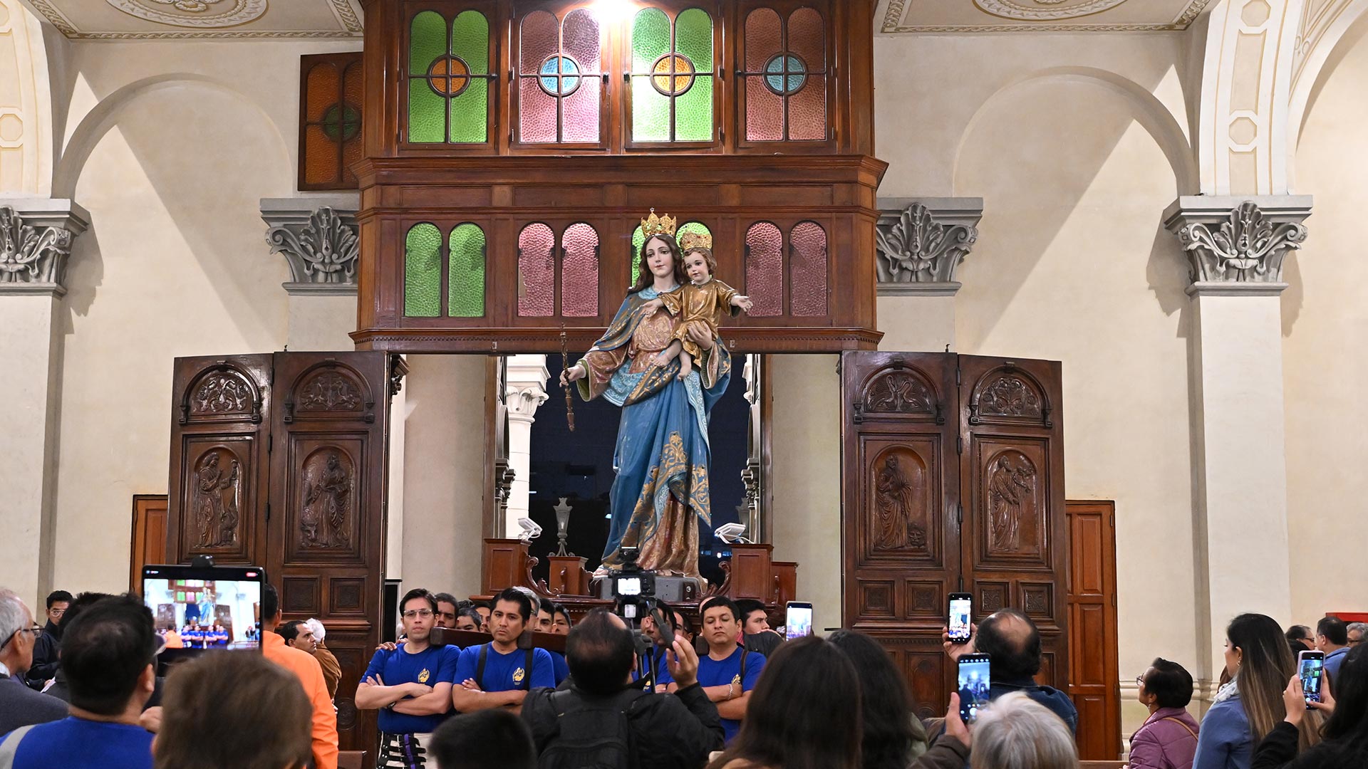 Entronización de La Virgen María Auxiliadora en Breña – La Basílica de ...
